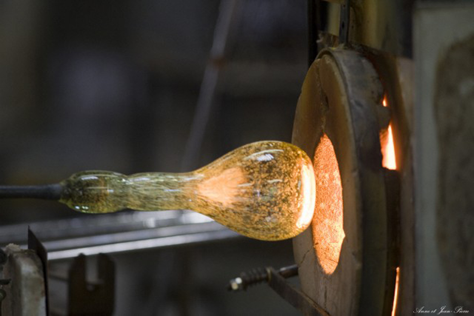 Le travail du maître-verrier à Biot – Aventure Images