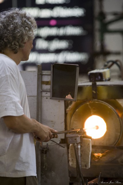 Le travail du maître-verrier à Biot – Aventure Images