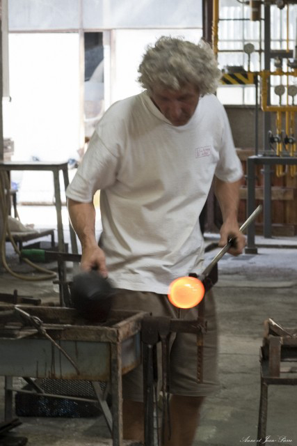 Le travail du maître-verrier à Biot – Aventure Images